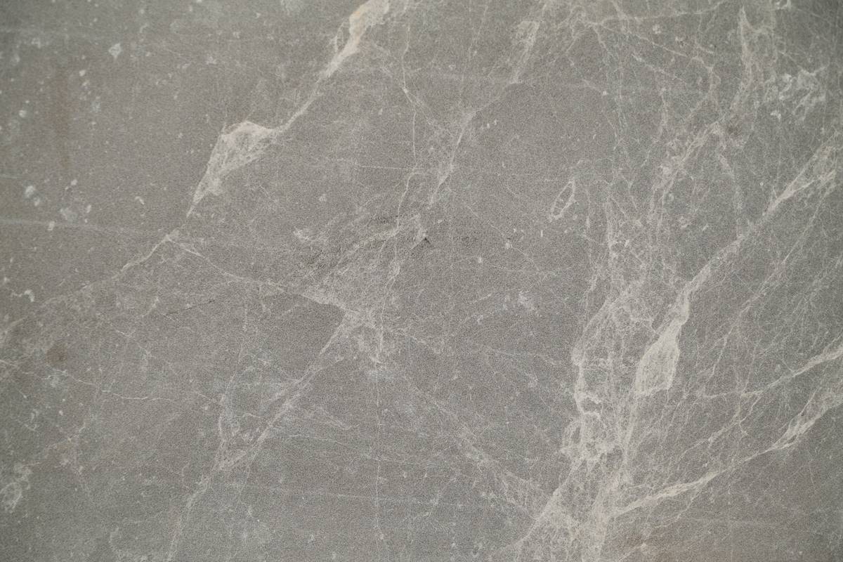 Mármol Gris Rochelle Sandblasteado 1.20X60x2 | Mármoles Puente