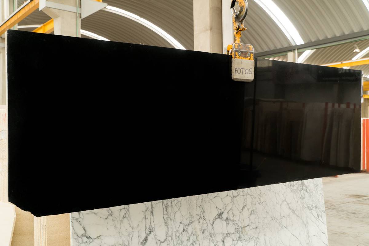 Granito Negro Absoluto (India) Media Lámina | Mármoles Puente